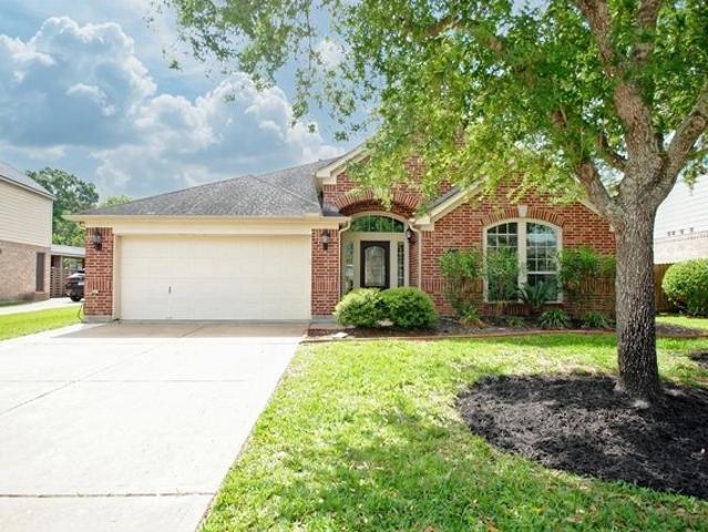 2435 Pioneer Oaks Dr, Fresno, TX 77545