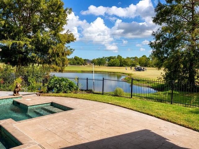 2435 Thorndon Park Ct, League City, TX 77573