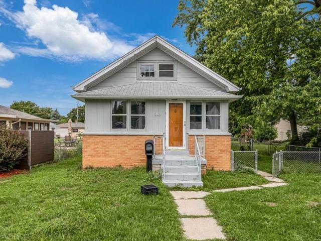 2436 E Whittaker Ave, Saint Francis, WI 53235