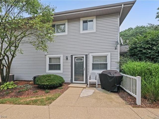 2436 Island Dr Apt C, Uniontown, OH 44685