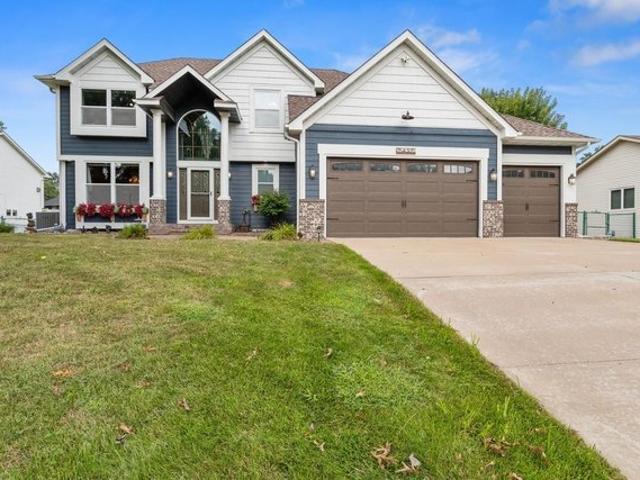 2437 Matterhorn Dr E, Maplewood, MN 55119