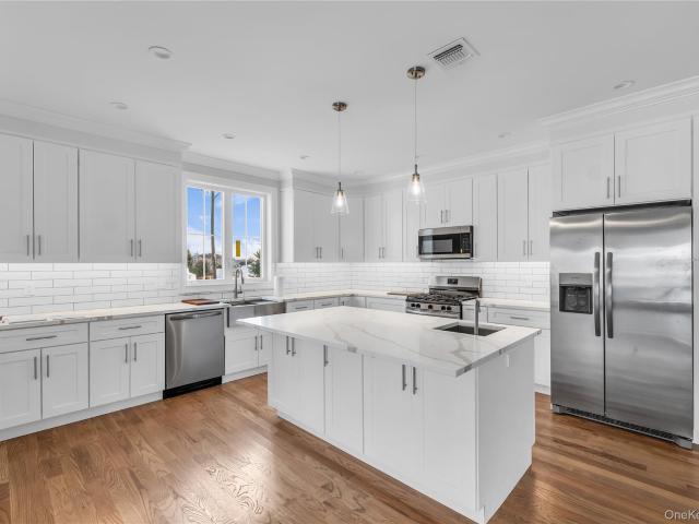 2437 Archer St, Seaford, NY 11783 | MLS #981943