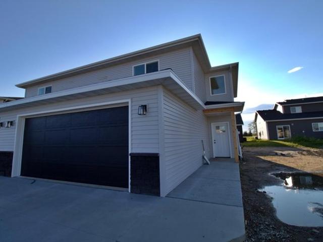 2437 Landmark Dr, Minot, ND 58703