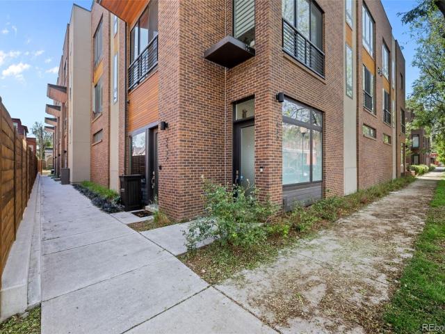 2438 N Washington Street