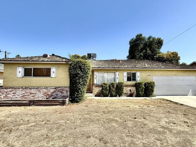 2438 W Walnut Ave, Visalia, CA 93277