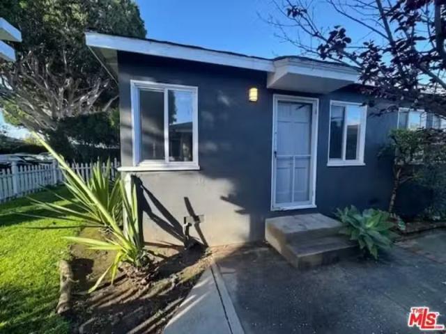 2439 Oak St, A, Santa Monica, CA 90405