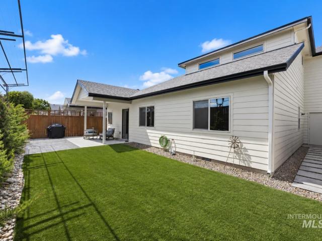 2439 E Hidden Creek