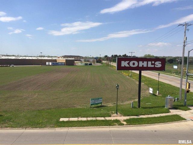 2439 Valley West Ct, Clinton, IA 52732