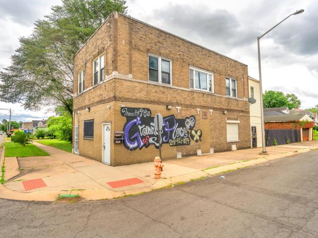 2439 W 15th Avenue