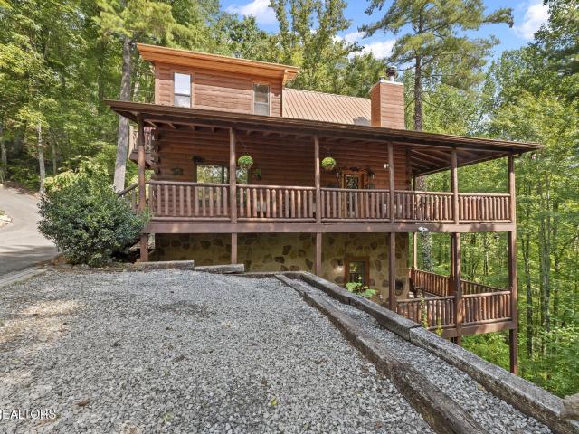 2439 Woodside Ln, Sevierville, TN 37862 | MLS #1315 | Compass