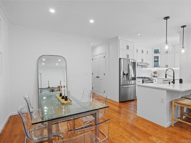 2439 38th Street c10