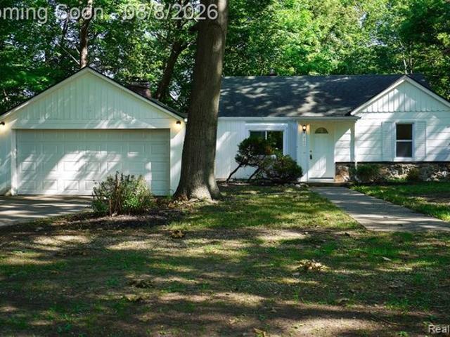 24300 Simmons Ave, Southfield, MI 48033
