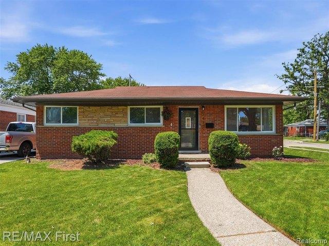 24307 Teppert Ave, Eastpointe, MI 48021