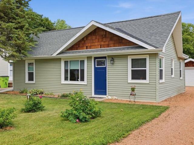 2430 N 2nd Ln, Summit, WI 53066