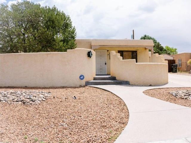 2430 Palomas Dr NE, Albuquerque, NM 87110