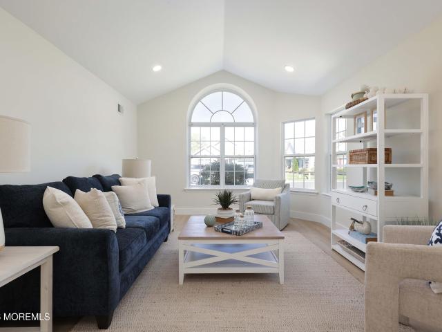 2430 Woodbine Lane