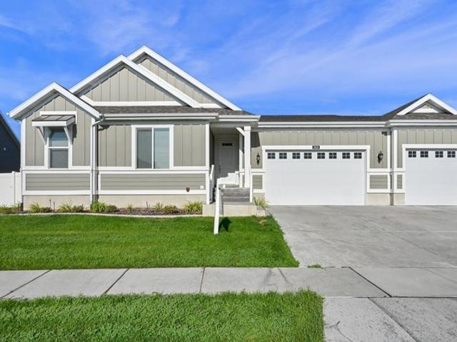 2431 N Hooded Crane Cir, Clinton, UT 84015