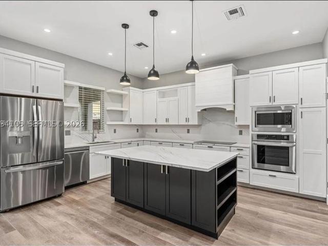 2431 NE 20th Ave, Lighthouse Point, FL 33064