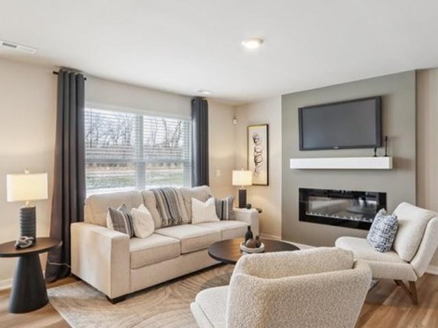 2431 Chloe Ln, Hiawatha, IA 52233
