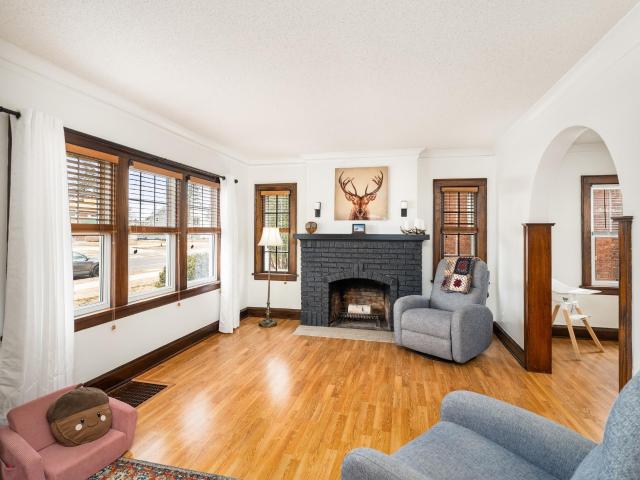 2431 Hammond Avenue