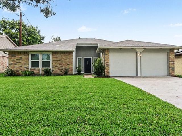 2431 Tall Ships Dr, Friendswood, TX 77546