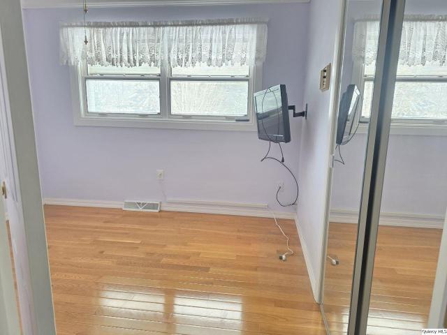 2432 Northridge
