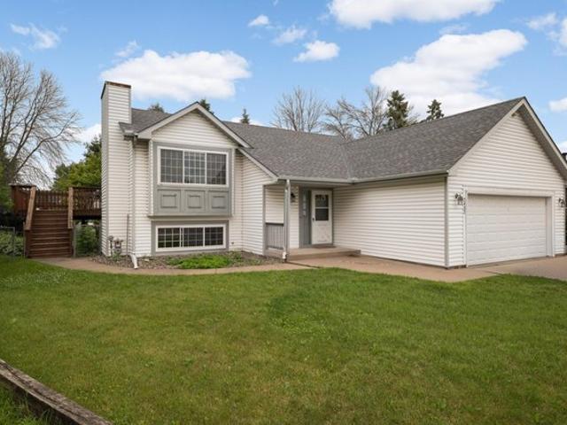 2432 Henslow Ct N, Oakdale, MN 55128