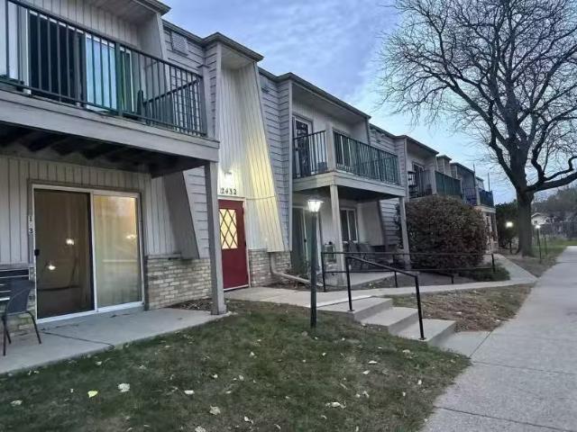 2432 Independence Ln #204, Madison, WI 53704 MLS 1988643
