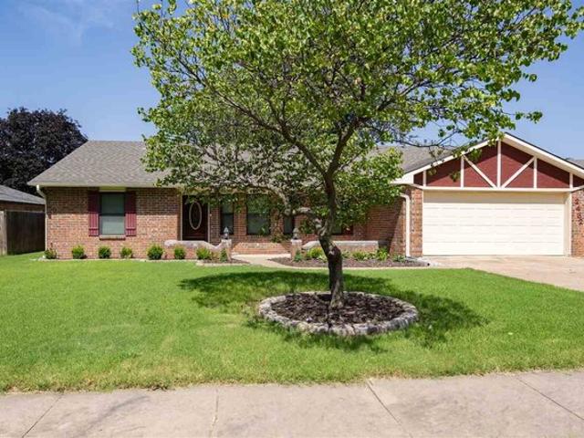 2432 Kingston Rd, Ponca City, OK 74604