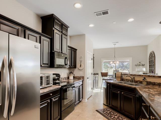 2432 Parkwood Dr