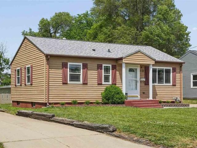 2432 9th Ave SW, Cedar Rapids, IA 52404