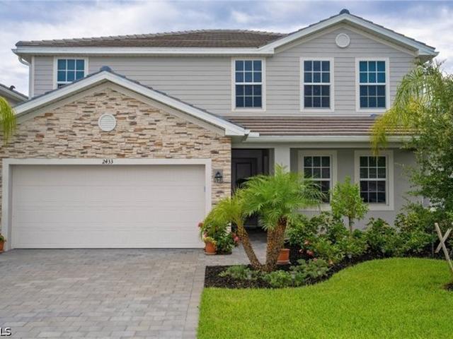 2433 Avocado Ln, Naples, FL 34120