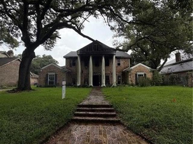 2433 Bedford Dr, New Orleans, LA 70131