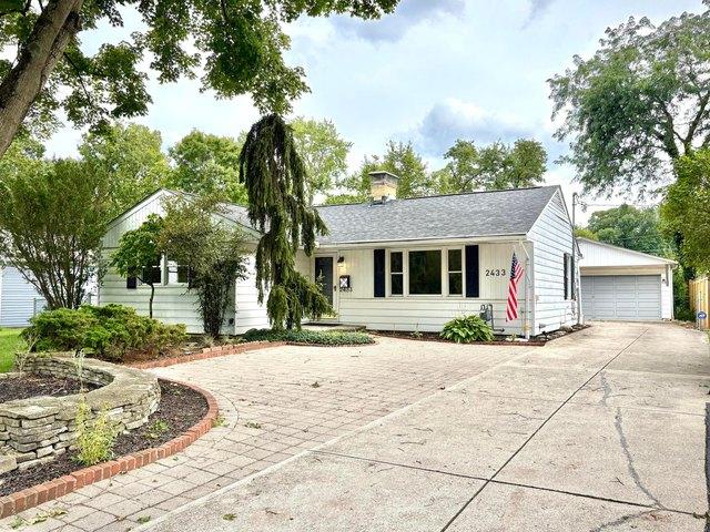 2433 Fishinger Rd, Upper Arlington, OH 43221