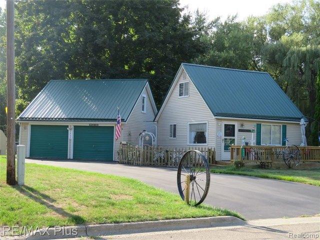 2433 Stockbridge Ave, Burton, MI 48509