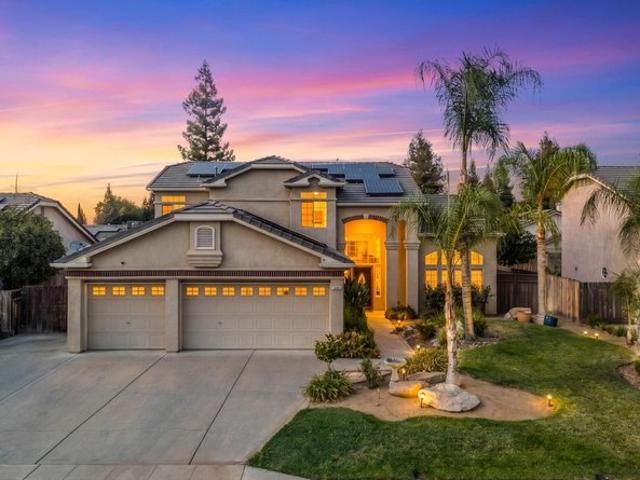 2433 Twain Ave, Clovis, CA 93611