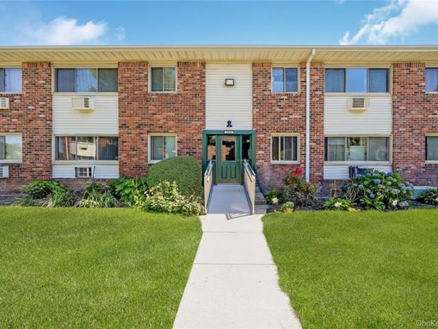 2433 Union Blvd Apt 2B, Islip, NY 11751