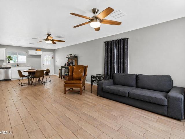 2433 W Tonto Street