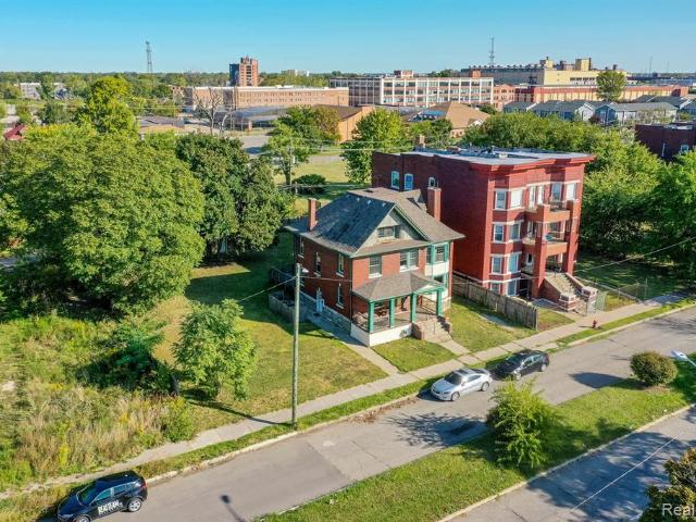 243 E Edsel Ford Freeway