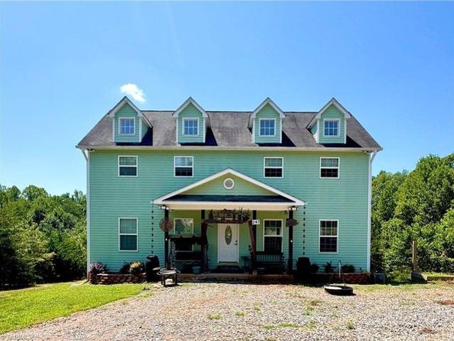 243 Hunter Ridge Ln, Ararat, NC 27007