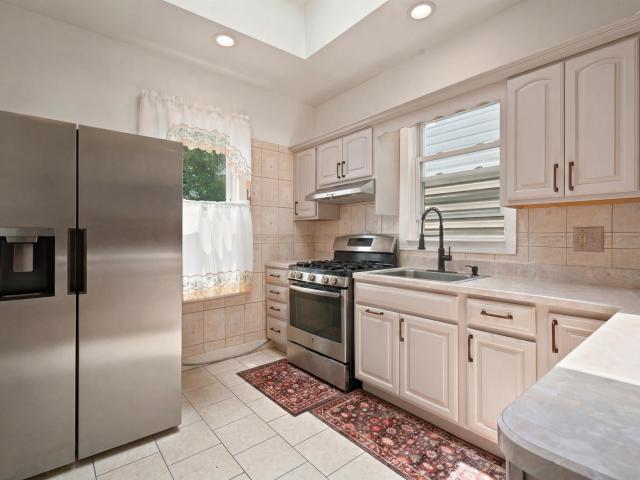 243 Jewett Ave