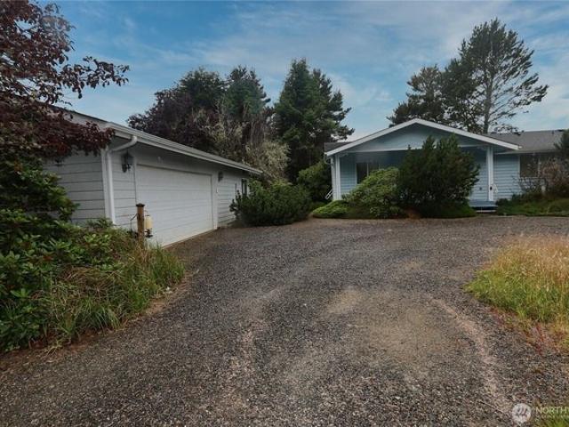 243 Octopus Ave NE, Ocean Shores, WA 98569