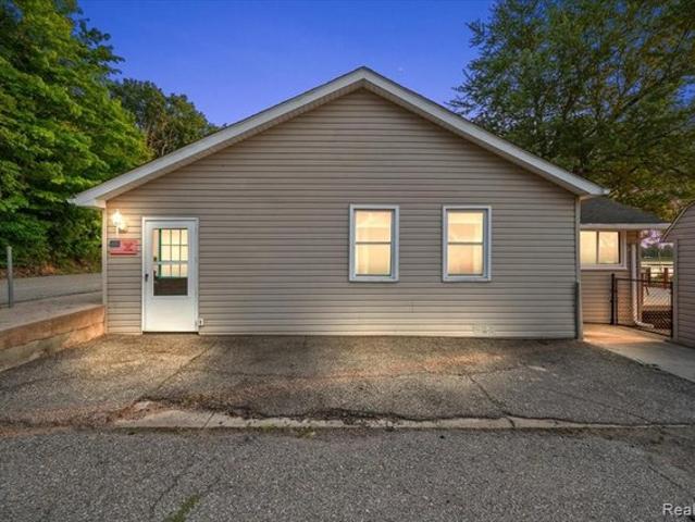 243 Oglethorpe Dr, Elba Township, MI 48446