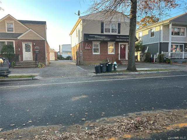 243 Nassau Boulevard