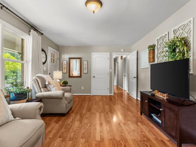 243 New Hermitage Road NE