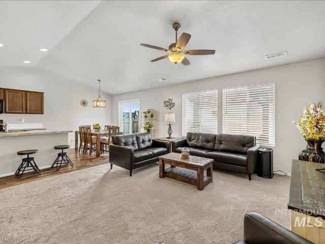 243 W Snowy Owl St