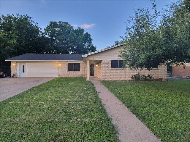 243 Weldon Dr, Woodway, TX 76712