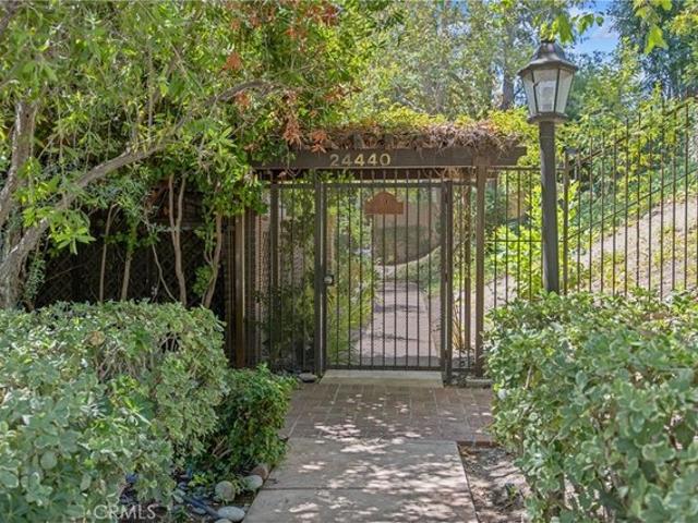 24440 Victory Blvd Apt 15, Woodland Hills, CA 91367