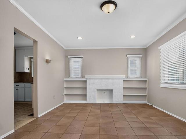 2444 Curlew St