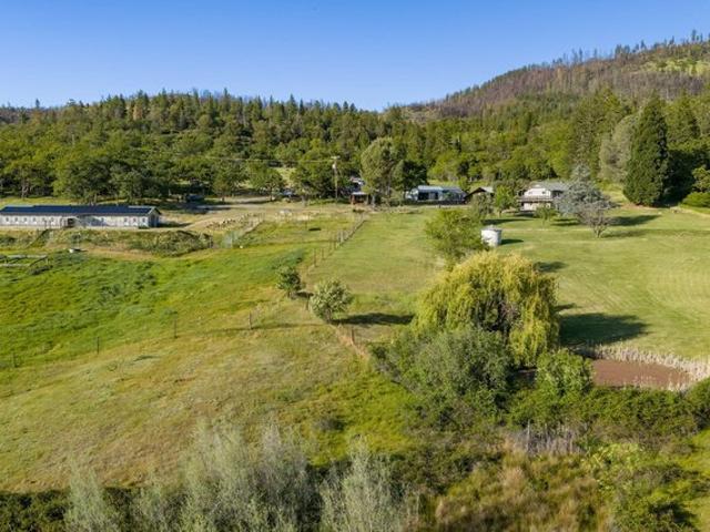 2444 Gardner Rd, Eagle Point, OR 97524